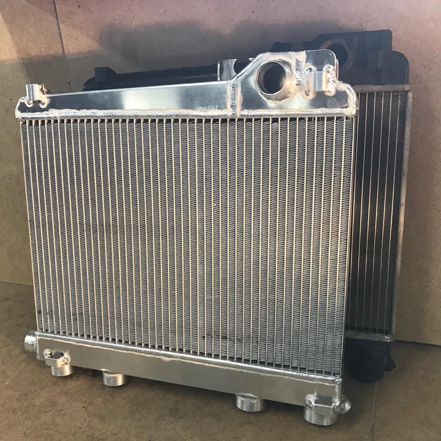 BMW 5 Series 525E E28 Radiator - Aaron Radiator